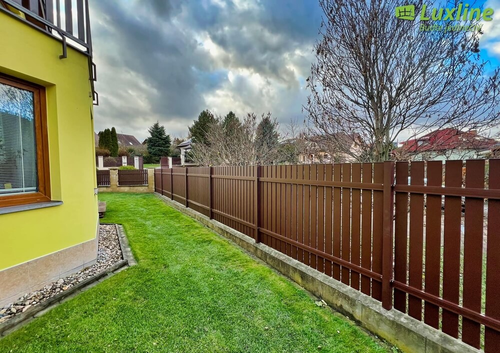 Plaňkový plot Medium - Hliníkové ploty - Luxline.cz