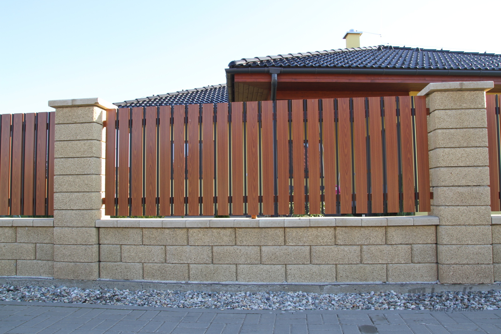 plot, realizace č. 314 - Hliníkové ploty Luxline