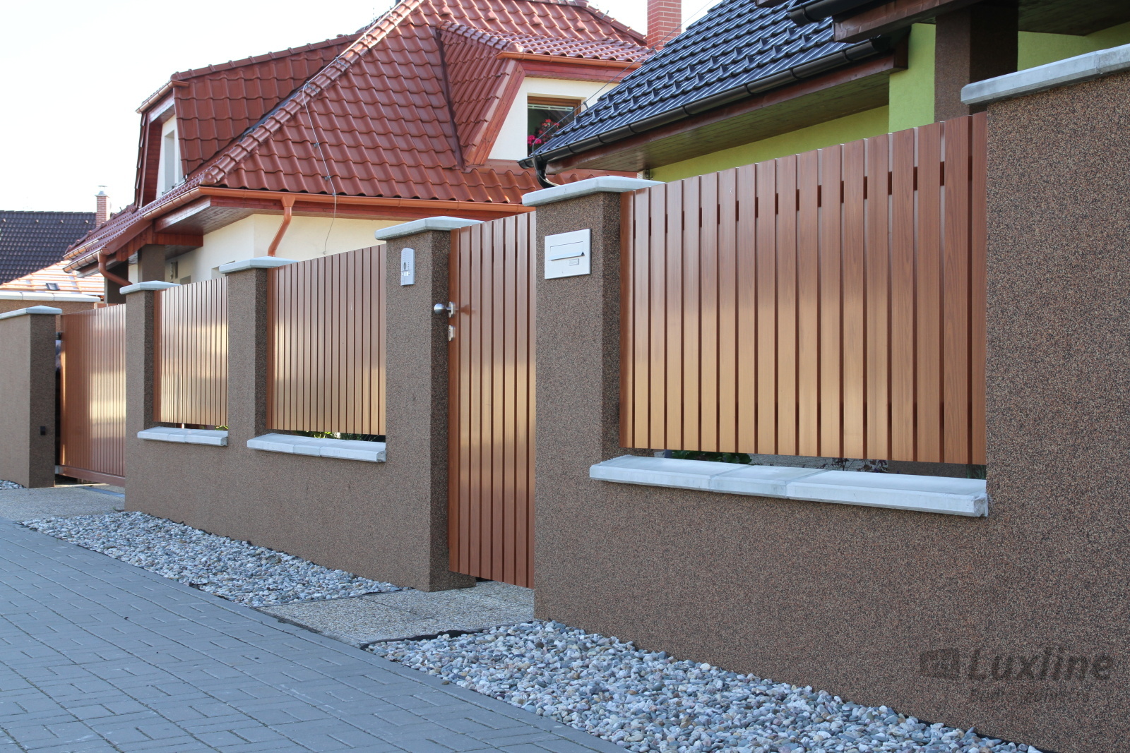 Plaňkový Medium plot, realizace č. 303 - Hliníkové ploty Luxline